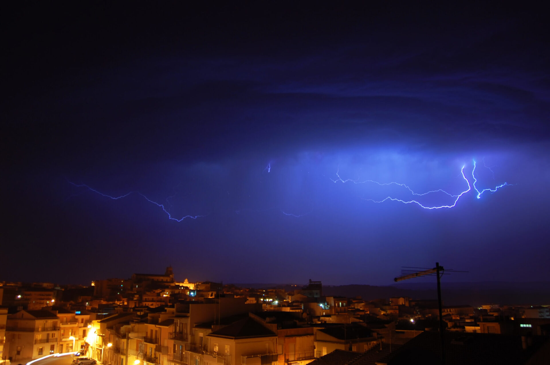 Stay Powered During Storms: The Benefits of Whole Home Generators with ...